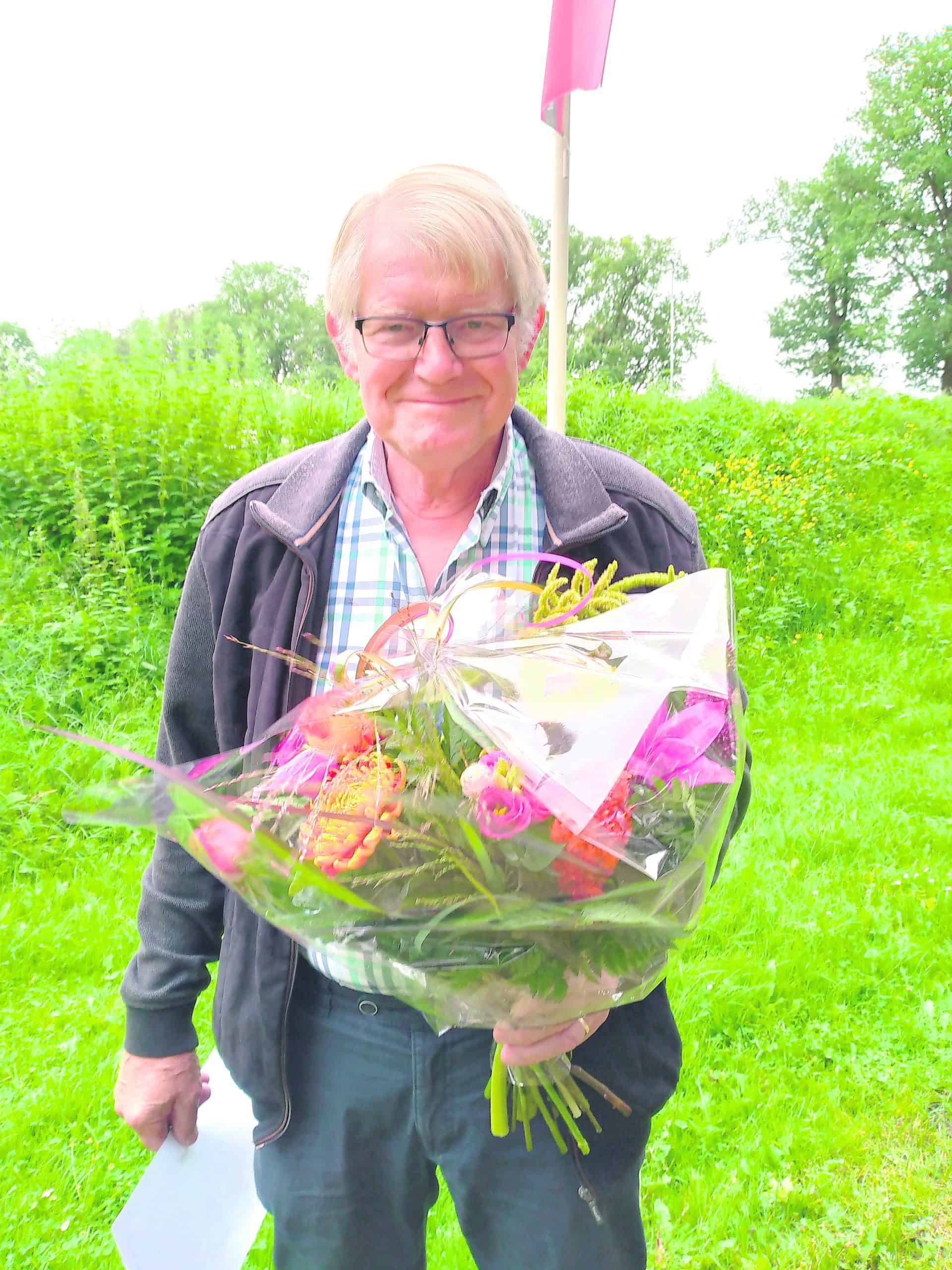 Jan Breukers kan de champagne ontkurken - Rond Haaksbergen