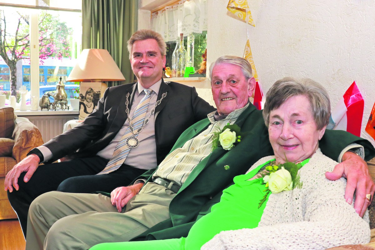 Felicitaties en bloemen voor Cor en Femmie van Hummel-Hensema - Rond ...