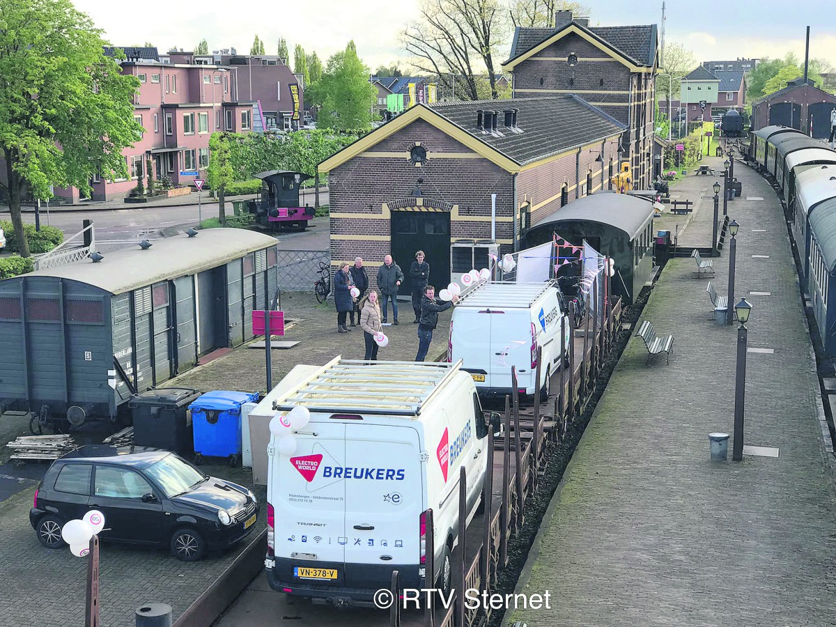 Abraham ziet bussen op de trein - Rond Haaksbergen